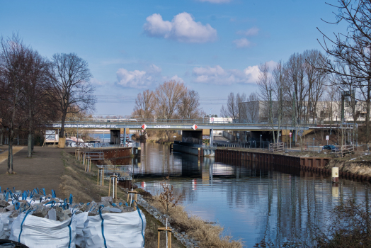 Charlottenburg Canal Pipeline Bridge II